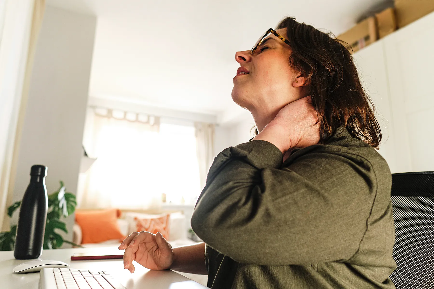 Neck Pain (Cervicalgia): Causes, Symptoms, Diagnosis, and Treatment ...